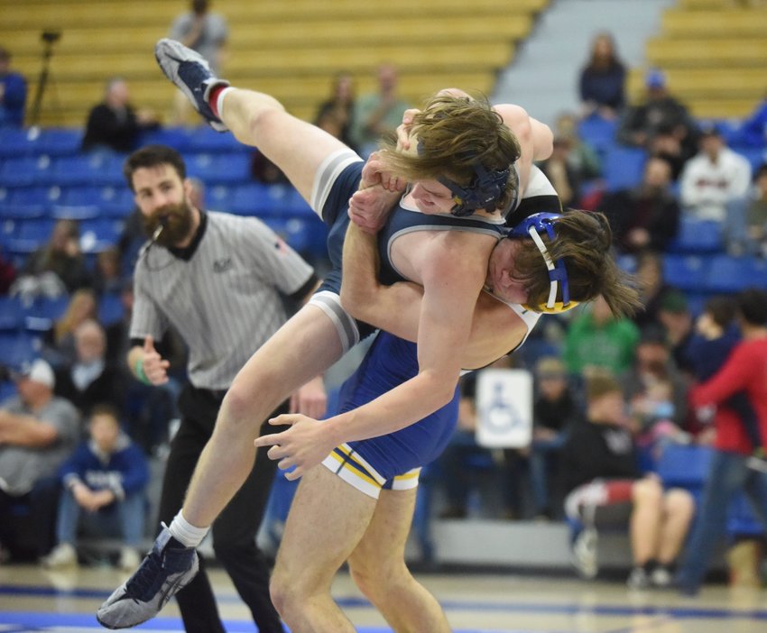 Bombers qualify 13 for state wrestling tournament | Baxter Bulletin