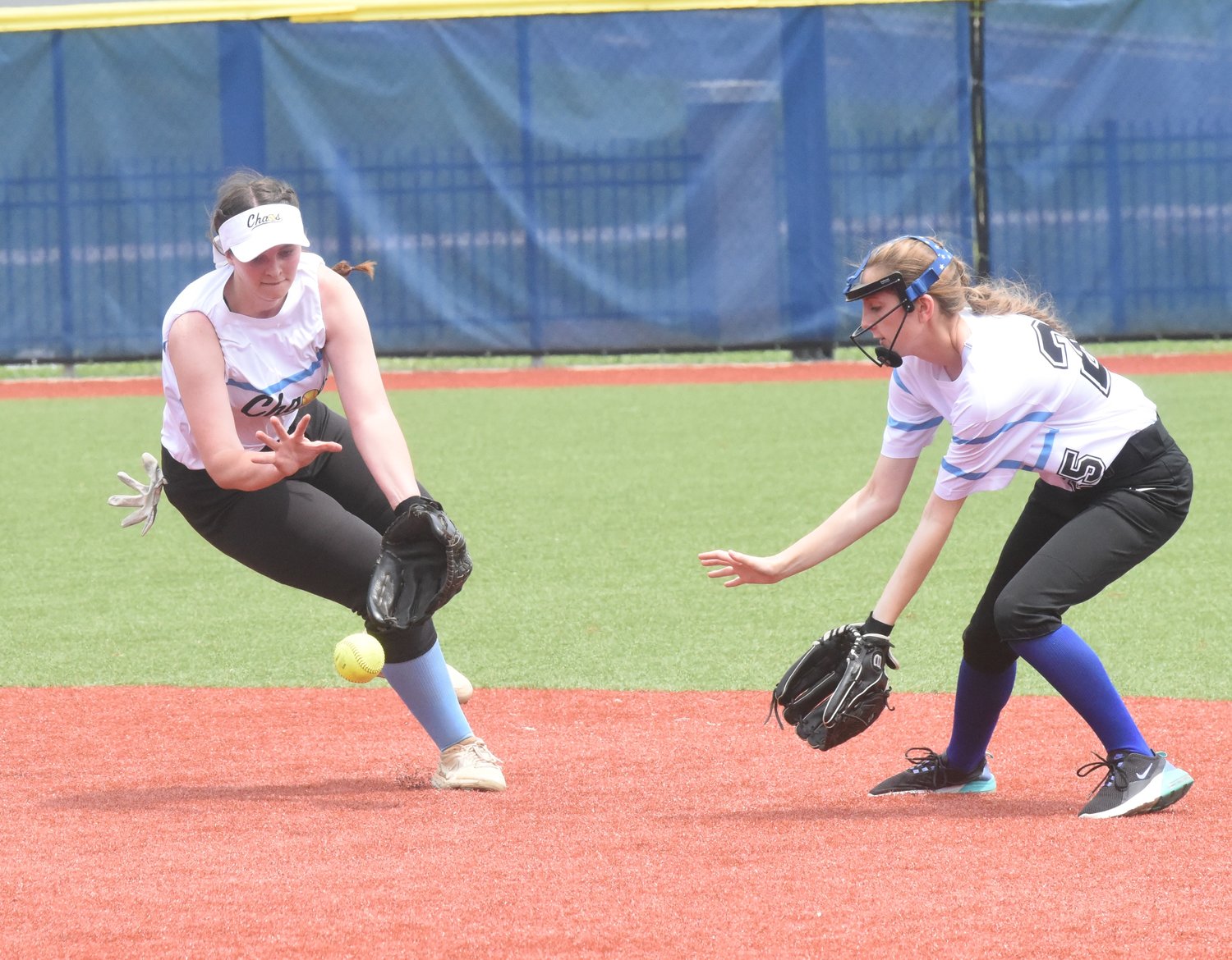 MH Diamonds win 2 of 3 at tournament | Baxter Bulletin