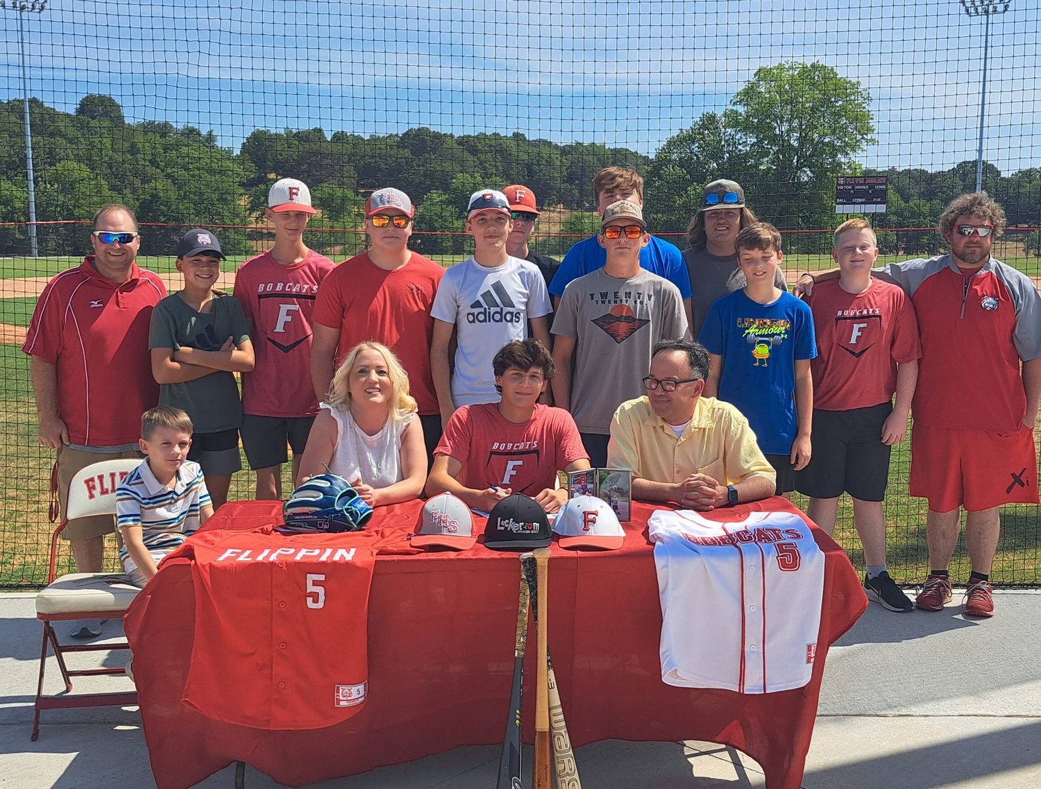 Flippin's Pasthing signs with ASUMH baseball | Baxter Bulletin