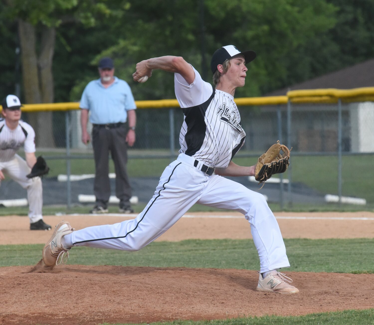 Alley-White storms to sweep of Gainesville | Baxter Bulletin