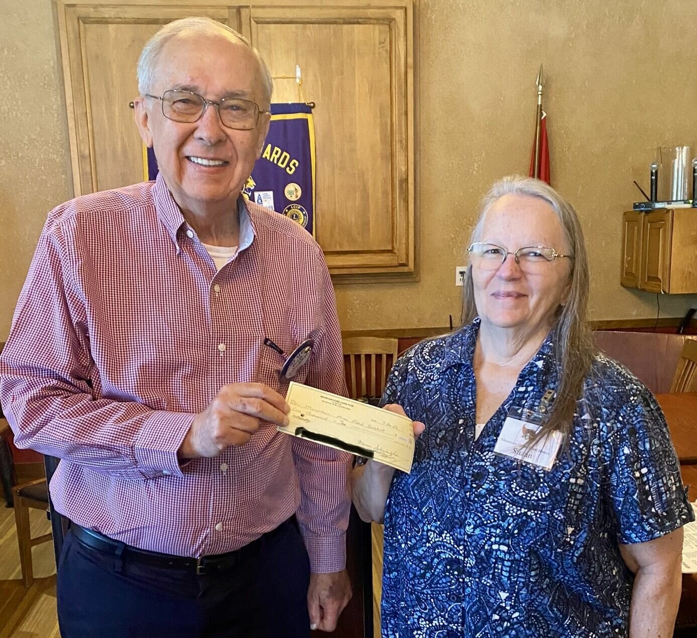 MH Lions donate to MH Food Basket | Baxter Bulletin