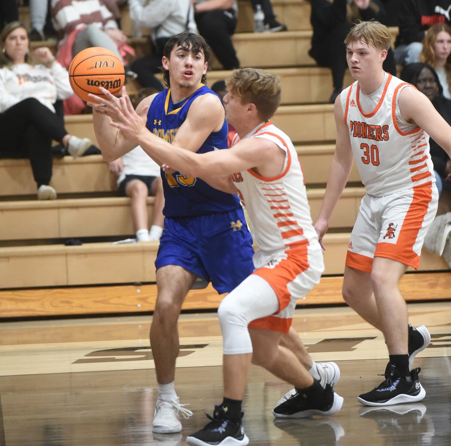 Basketball roundup: Bombers blast Pioneers, Marshall sweeps Cotter ...