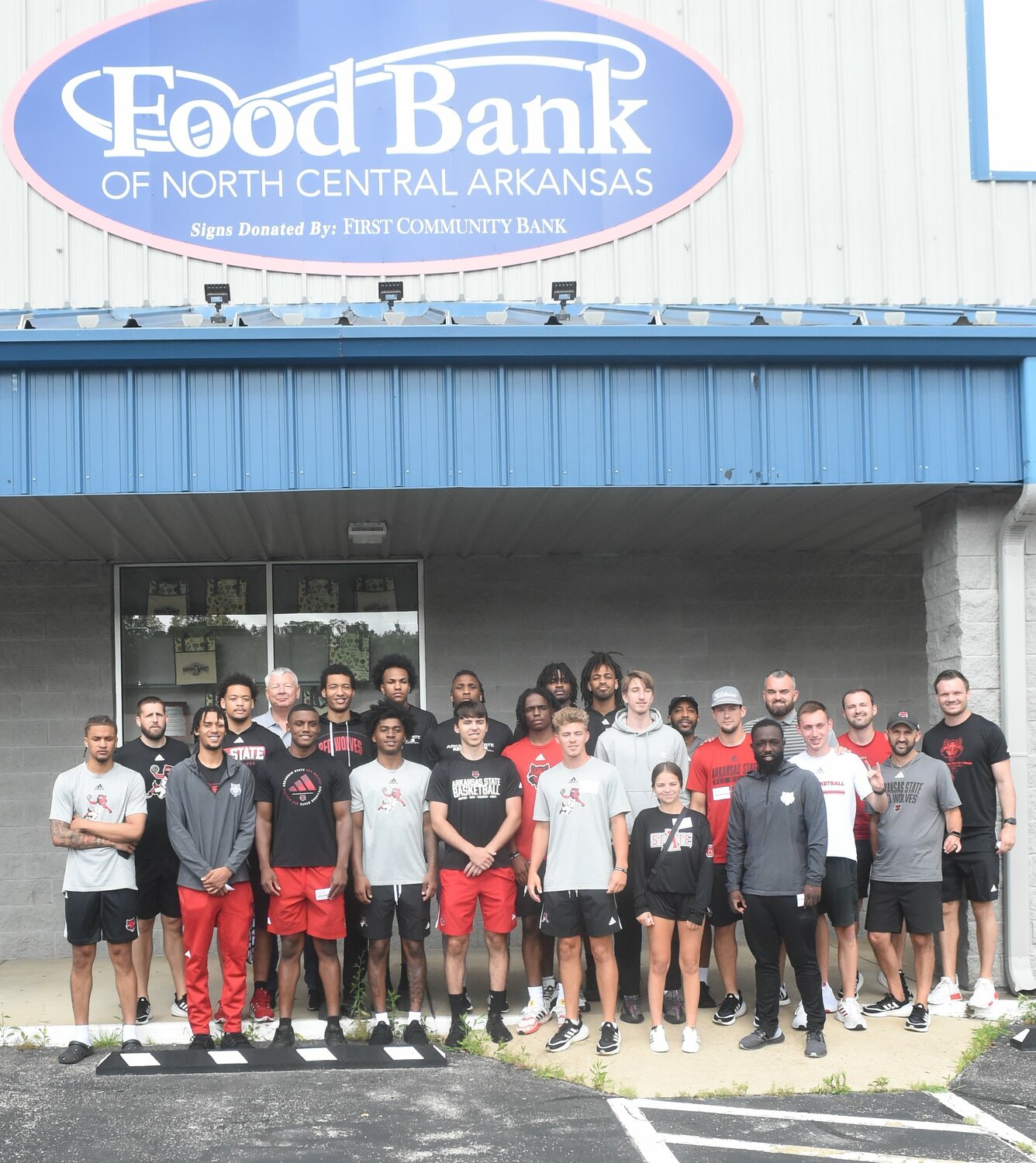 Red Wolves lend helping hand to tornado victims | Baxter Bulletin