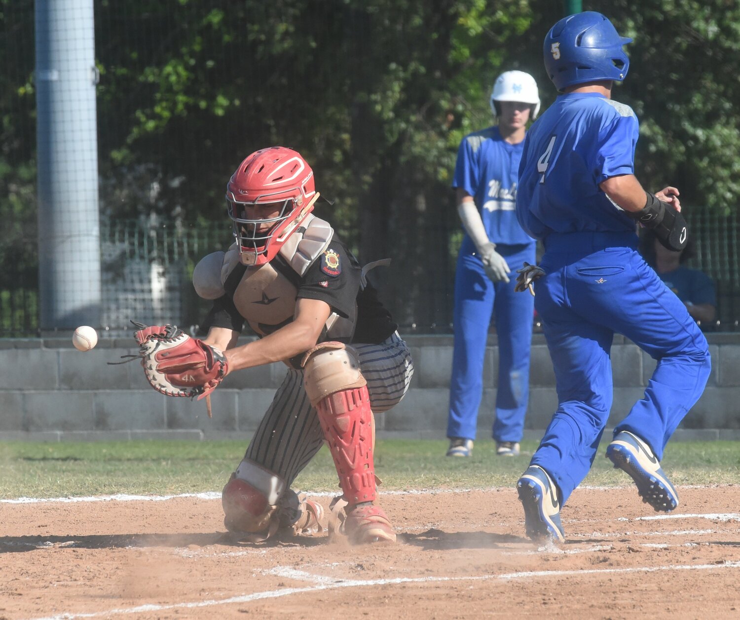 Lockeroom, MacLeod play to doubleheader split | Baxter Bulletin