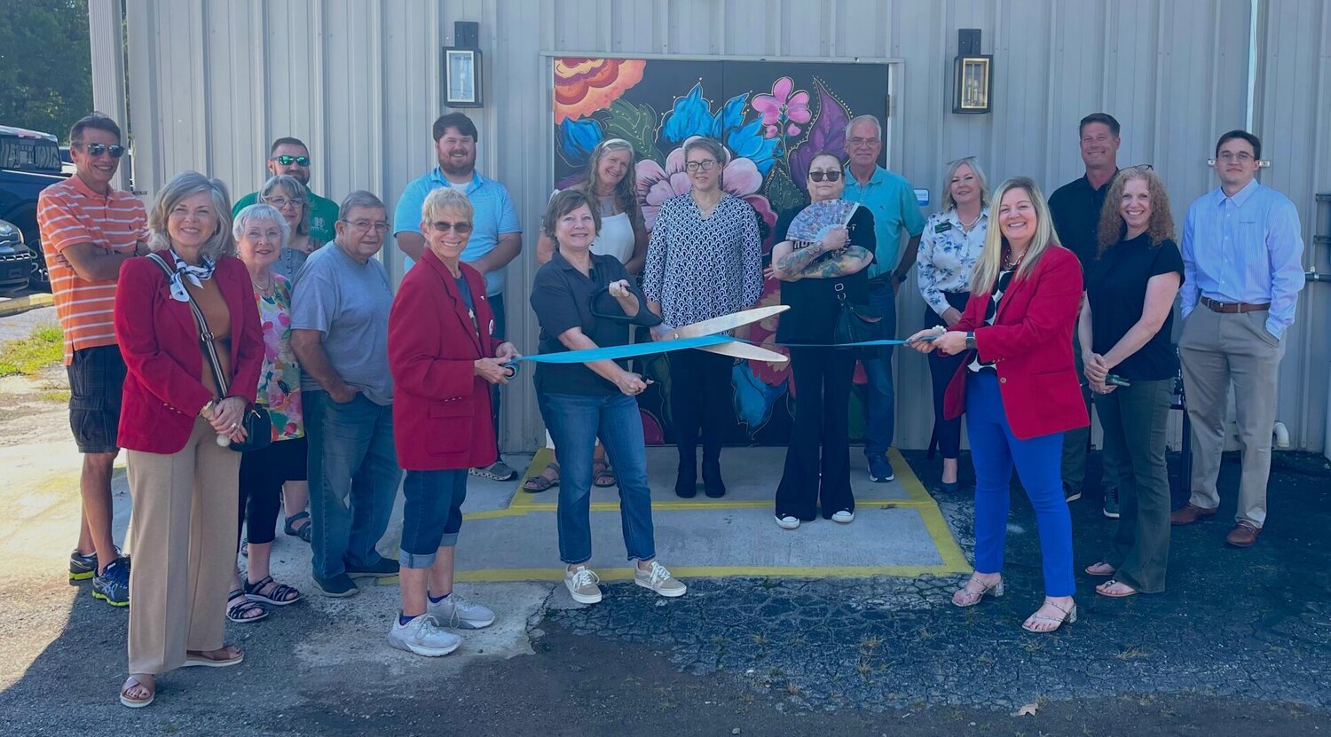 MH Chamber cuts ribbon at Corner Art Collective | Baxter Bulletin