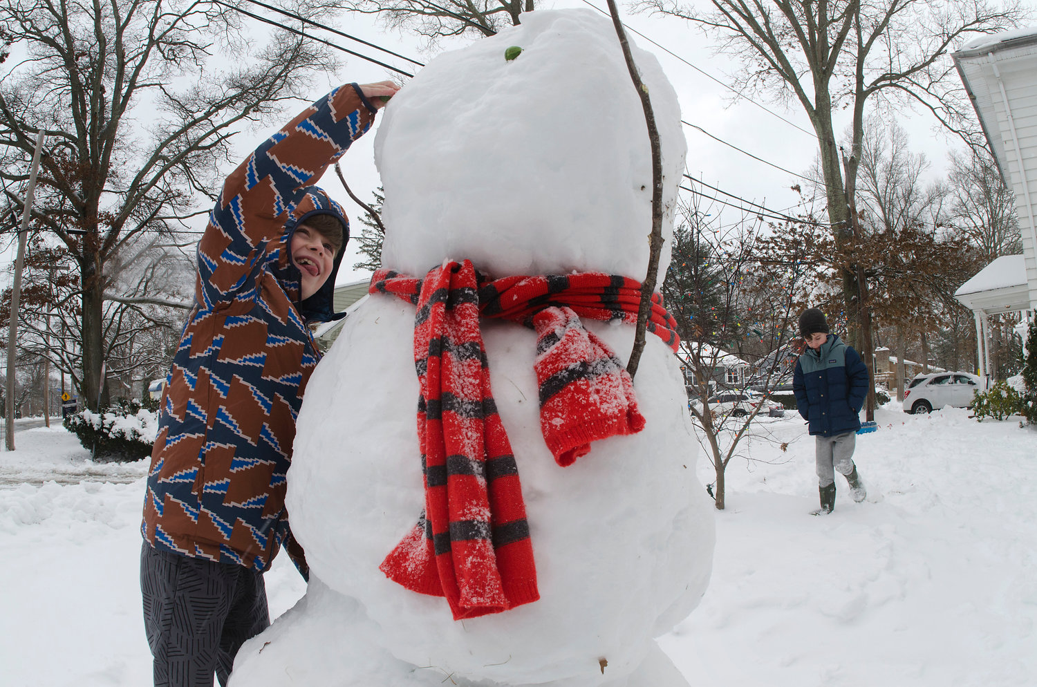 Photos: Families get busy snow blowing, sledding and making snowmen ...